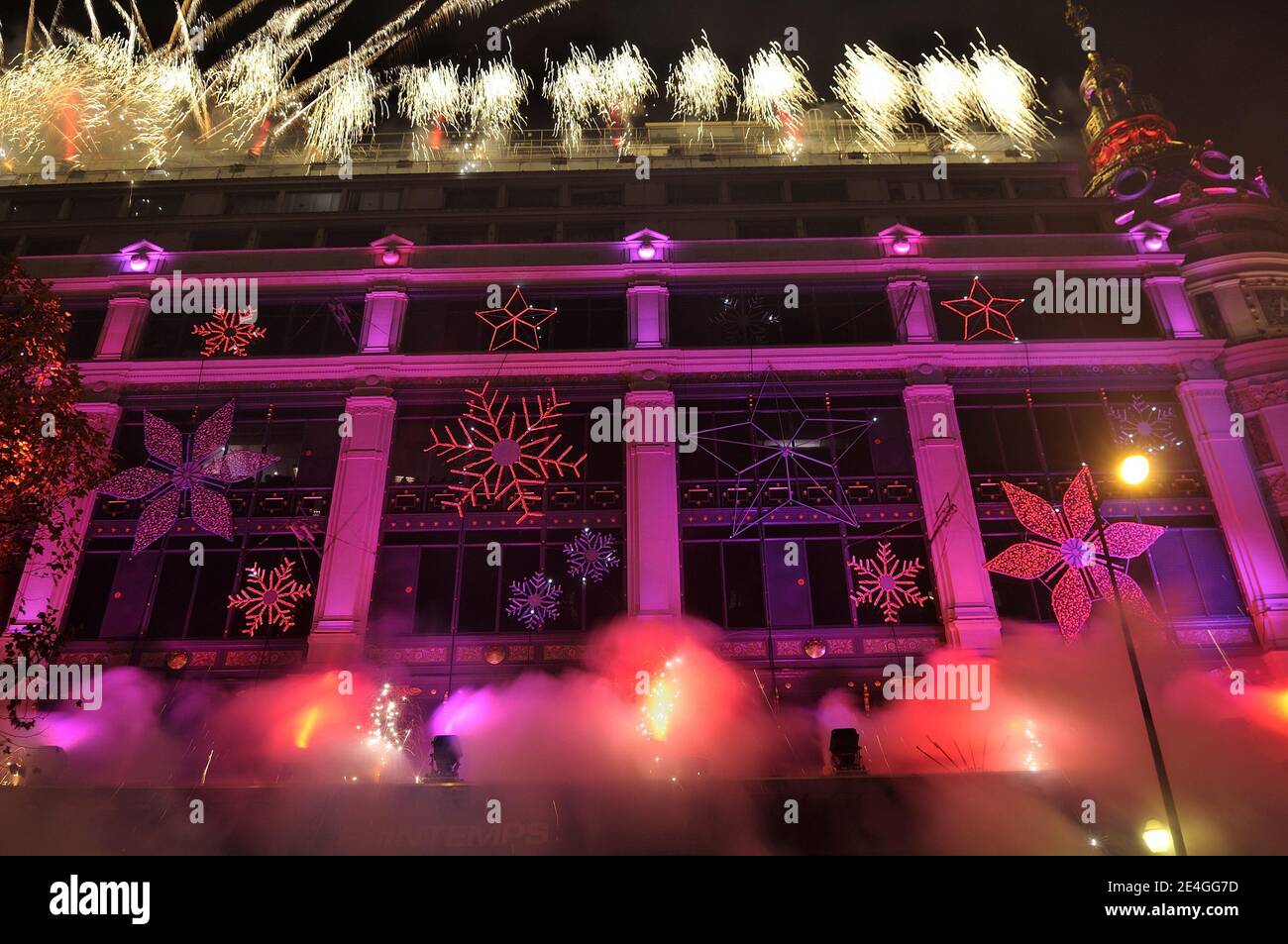 Exceptional sound and light show for the restored facades and Christmas ...