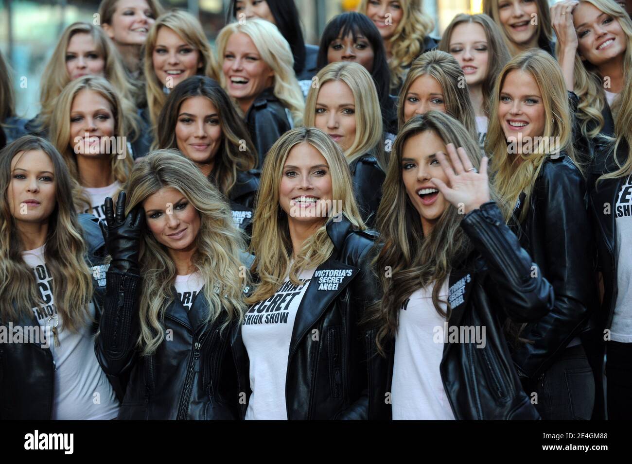 30 Victoria's Secret models including Victoria's Secret Angels (Front ...