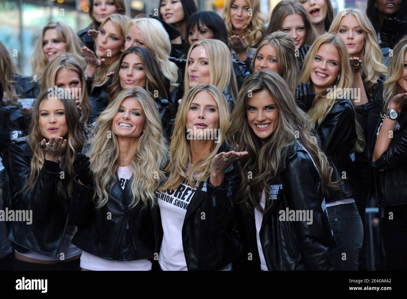 30 Victoria's Secret models including Victoria's Secret Angels (Front ...