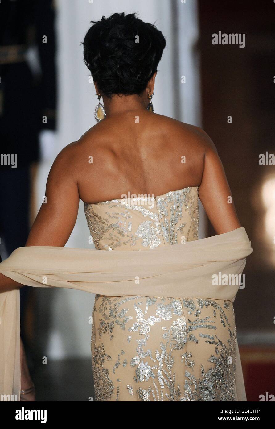 First Lady Michelle Obama welcomes Indian Prime Minister Manmohan Singh ...
