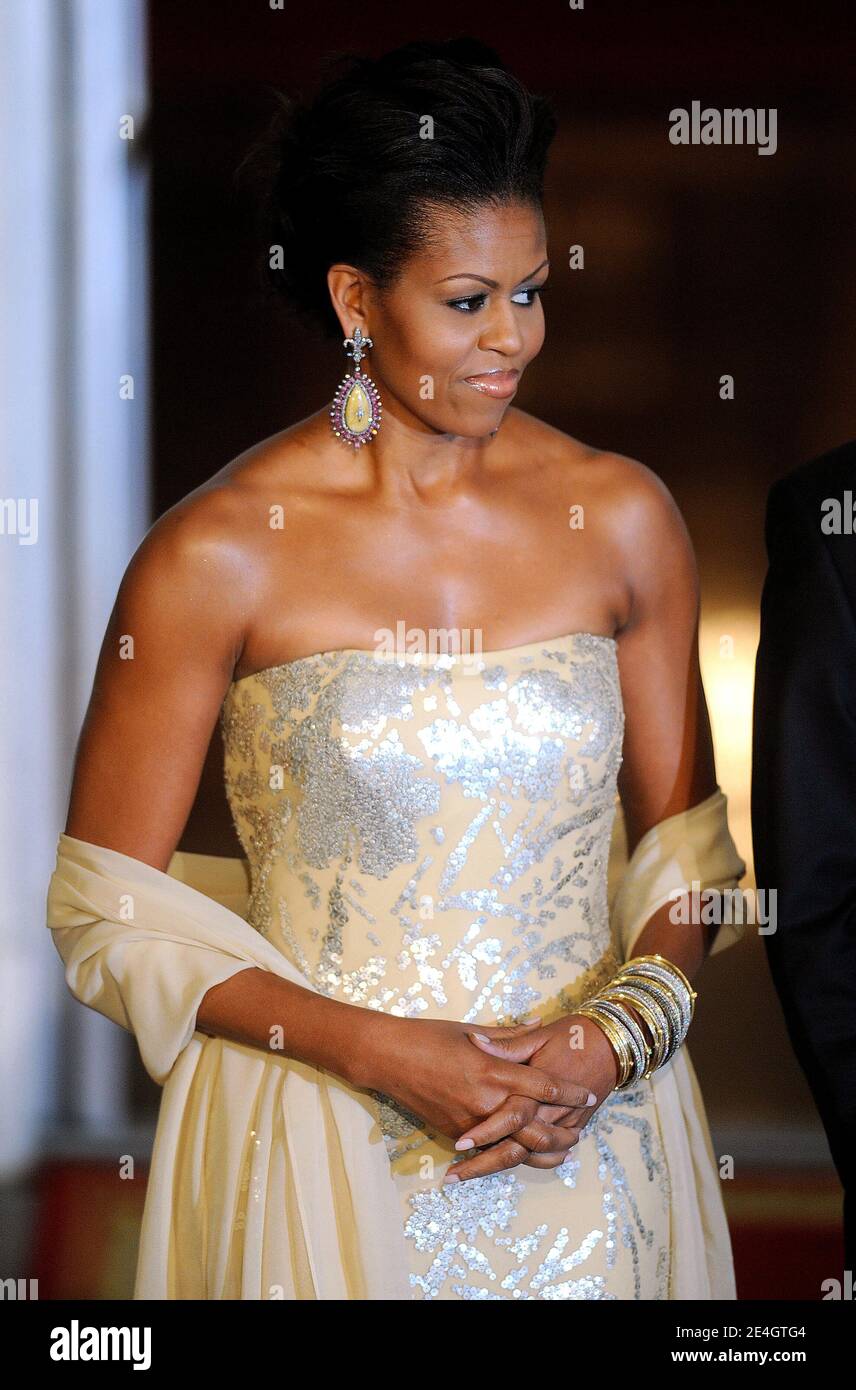 First Lady Michelle Obama welcomes Indian Prime Minister Manmohan Singh ...