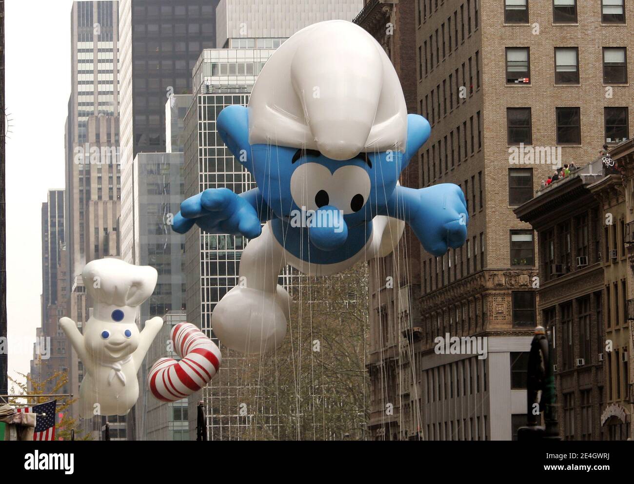 The Smurf balloon hovers over the crowd during the 83rd annual Macy's ...