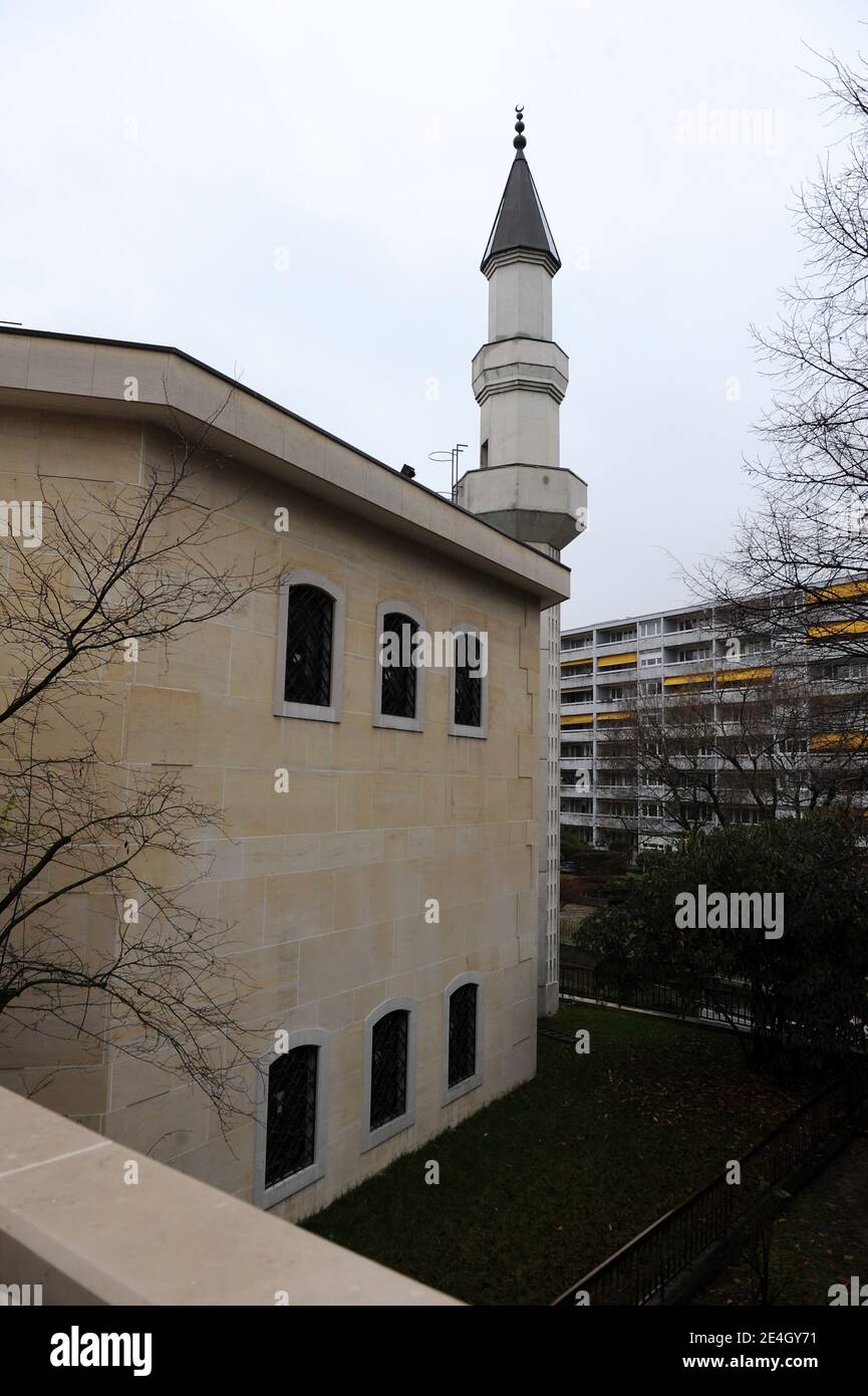 The minaret of the Geneva mosque pictured in the neighbourhood of Le ...