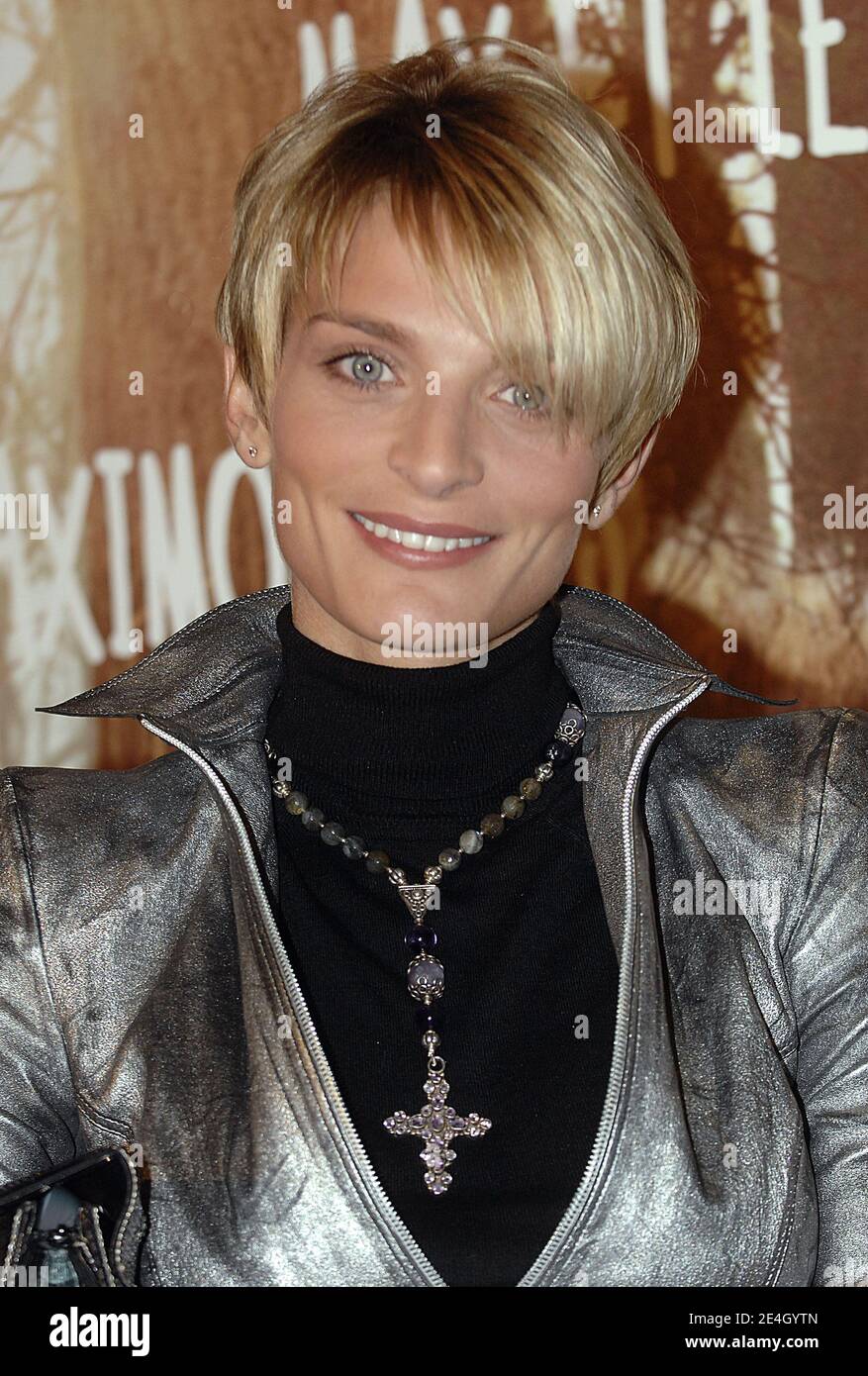 Sarah Marshall arriving for the premiere of director Spike Jonze's ...