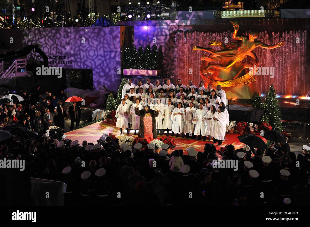 Singer Aretha Franklin performs onstage at the Rockefeller center ...