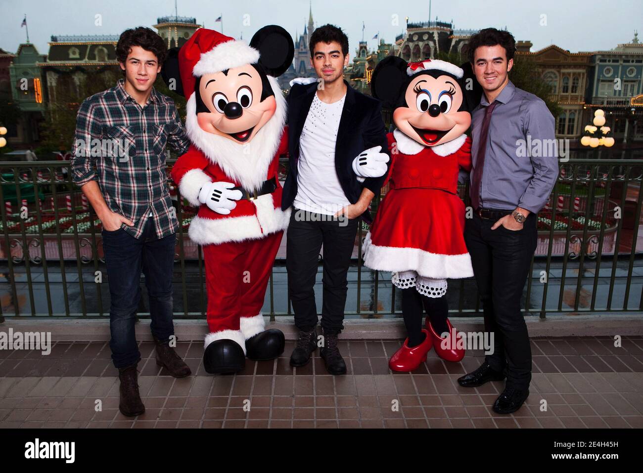 Minnie mickey mouse from disney hi-res stock photography and images - Alamy