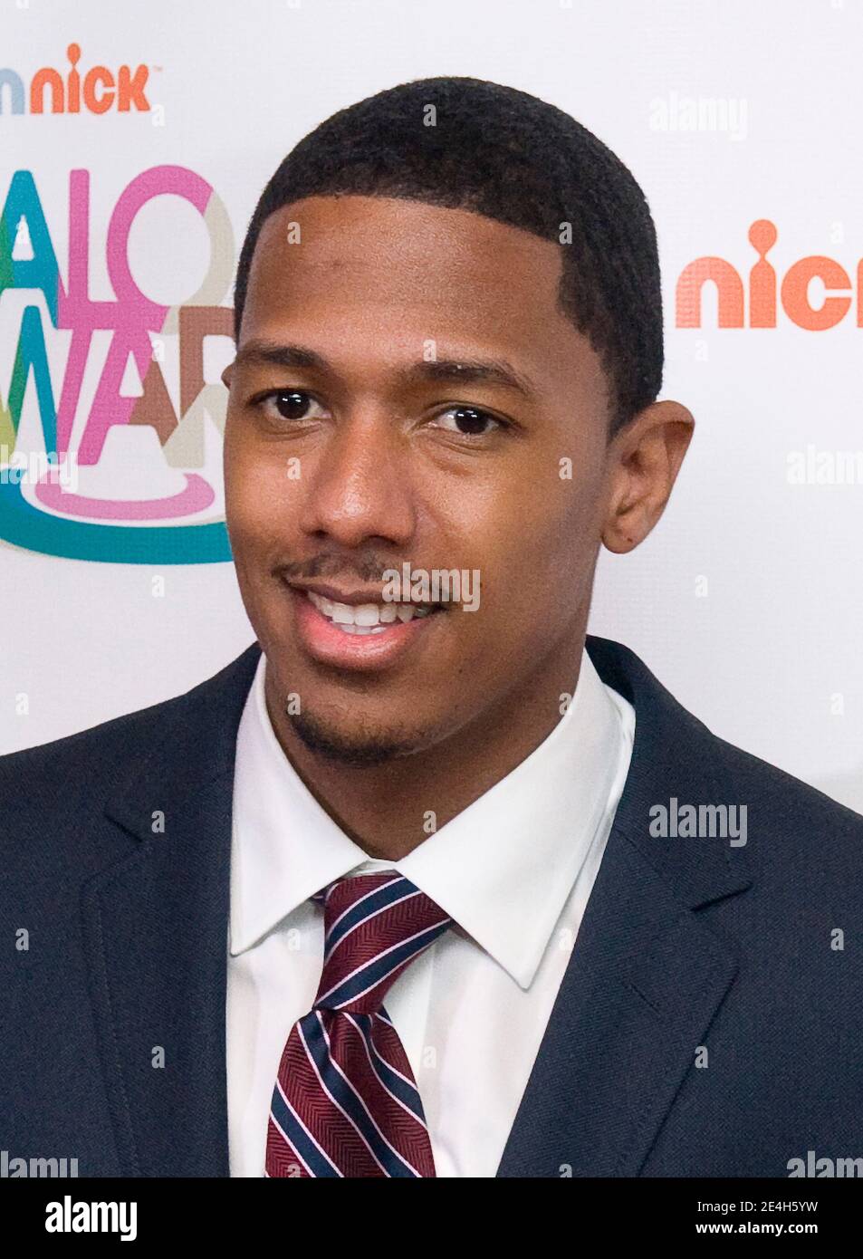 Singer Mariah Carey and Actor Nick Cannon pose for photographers on the ...