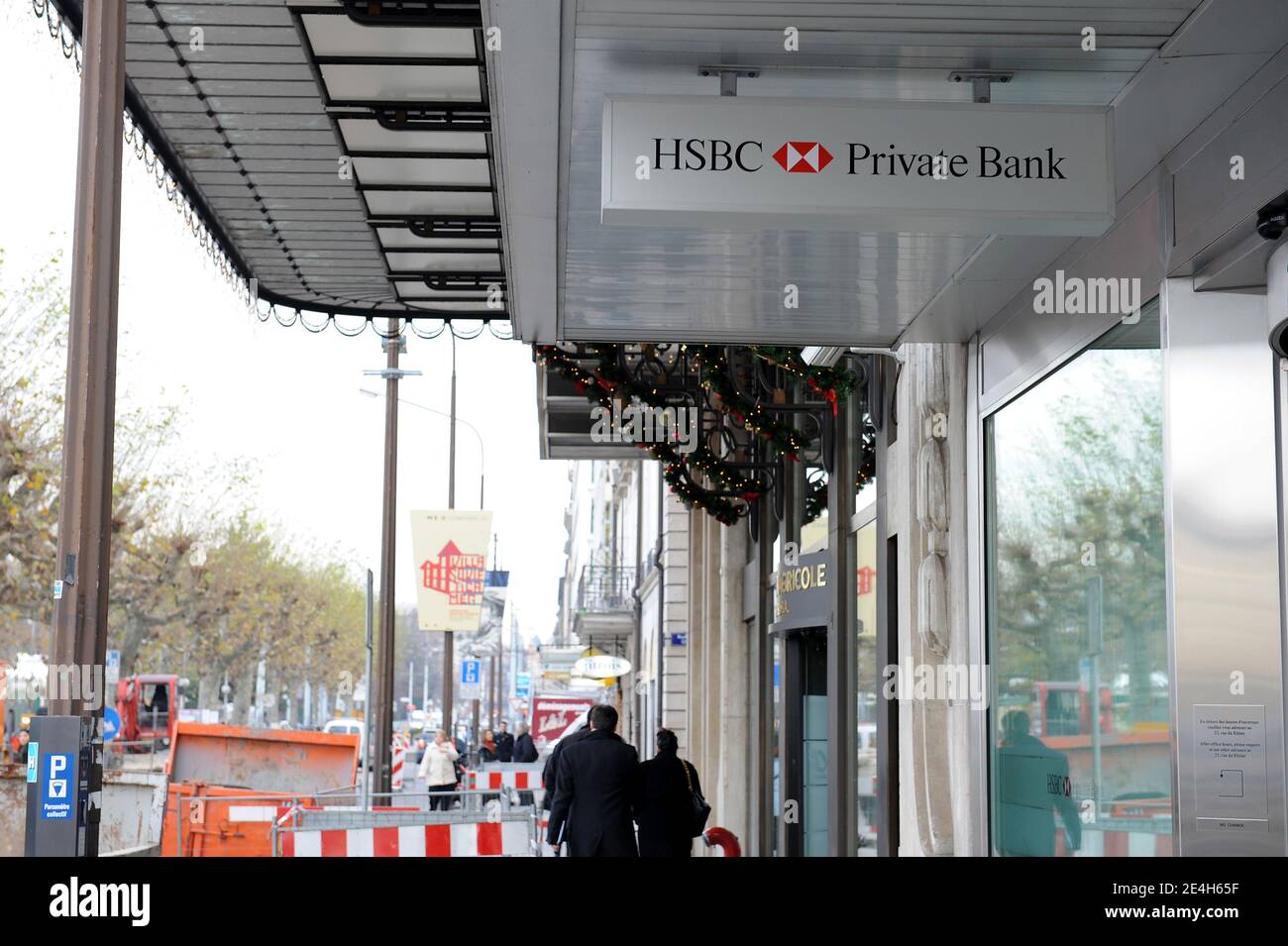 The branch of HSBC Private Bank (Suisse) SA is seen in the center of ...