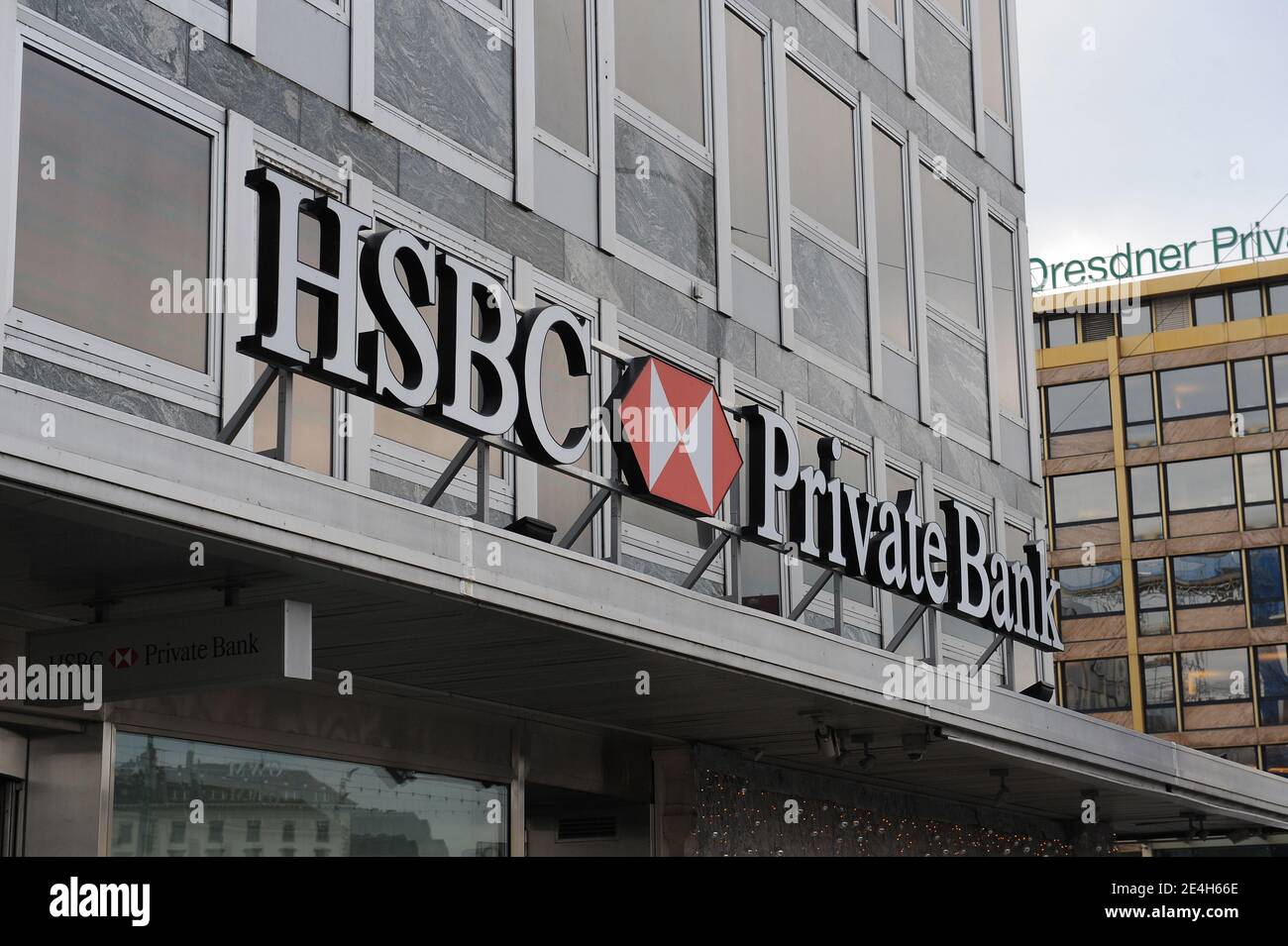 The branch of HSBC Private Bank (Suisse) SA is seen in the center of ...