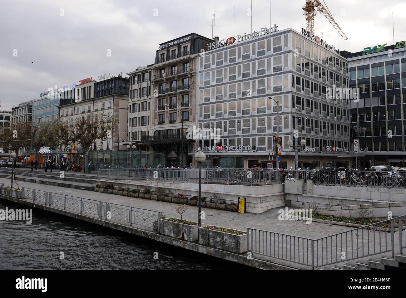 The branch of HSBC Private Bank (Suisse) SA is seen in the center of ...