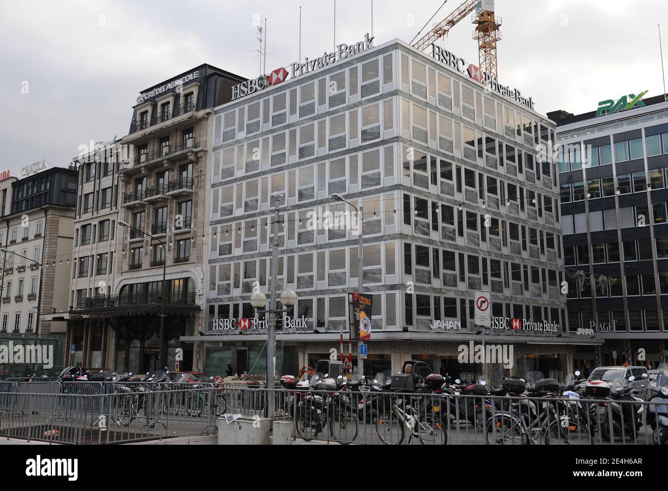 The branch of HSBC Private Bank (Suisse) SA is seen in the center of ...