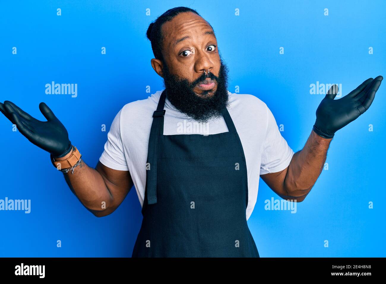 Tattooist wearing black gloves hi-res stock photography and images - Alamy