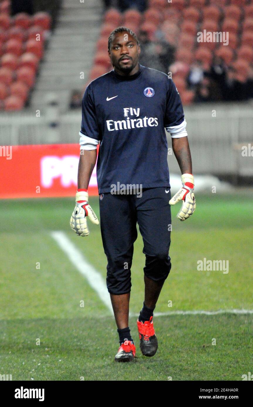 PSG's goalkeeper Edel during the French First League soccer match ...