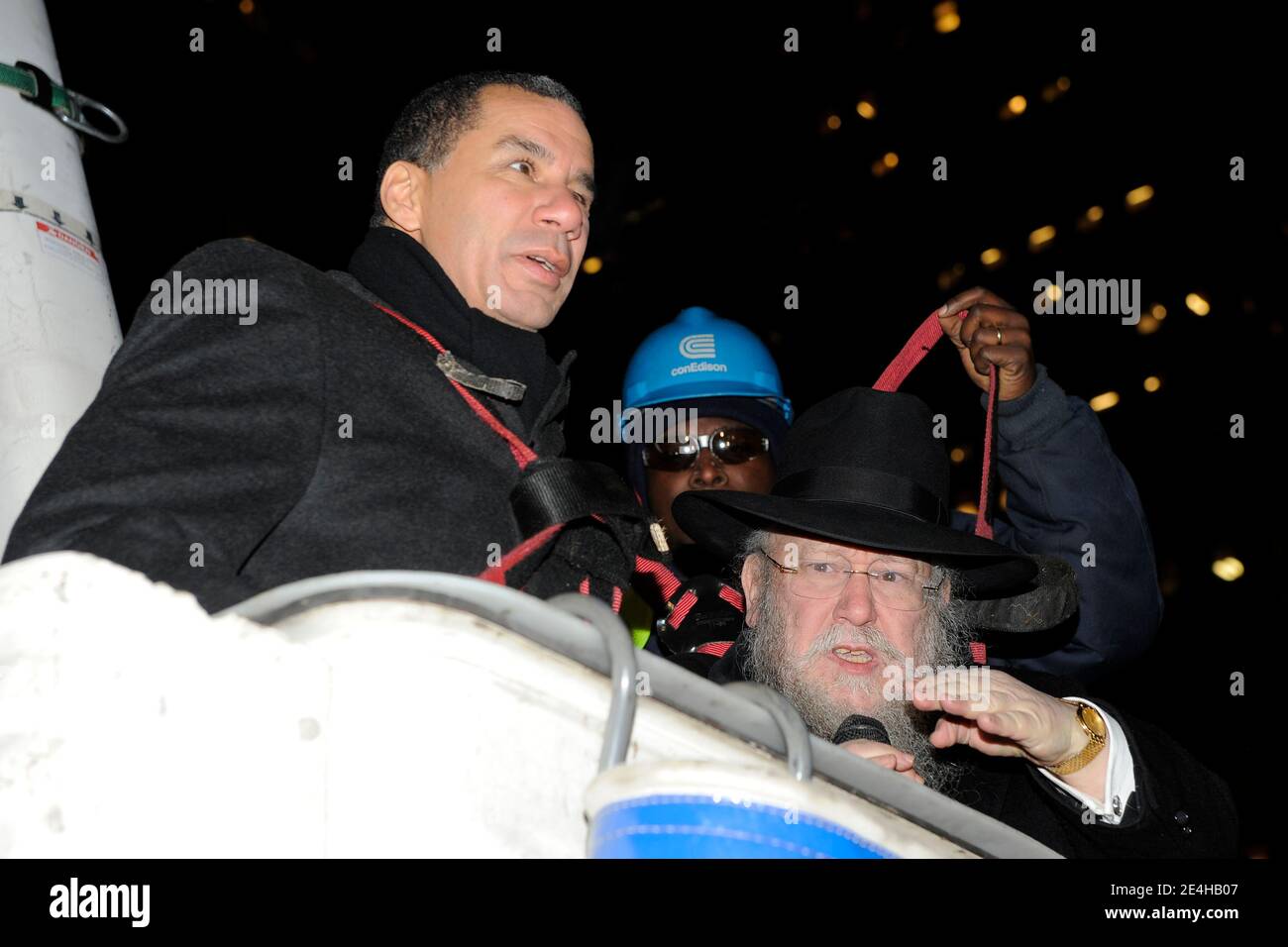 New York State Governor David Patterson (L) and Rabbi Shmuel Butman ...