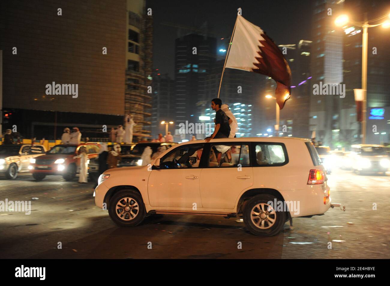 Qatari people decorate their 4-wheel-drive cars with hearts, flags ...