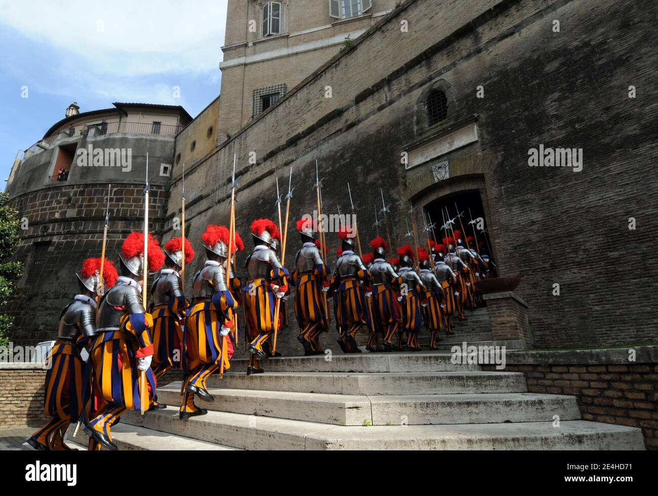 Vatican's swiss guards hi-res stock photography and images - Alamy