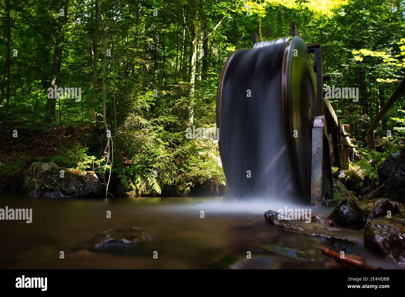 Wet old water wheel hi-res stock photography and images - Alamy