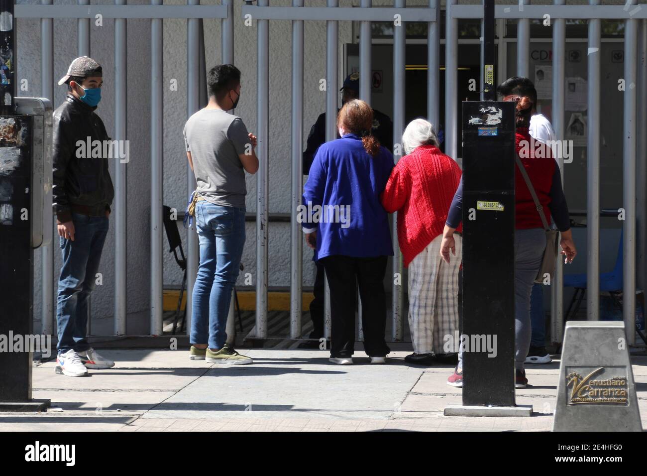 Patients, hospital, mexico city hi-res stock photography and images - Alamy