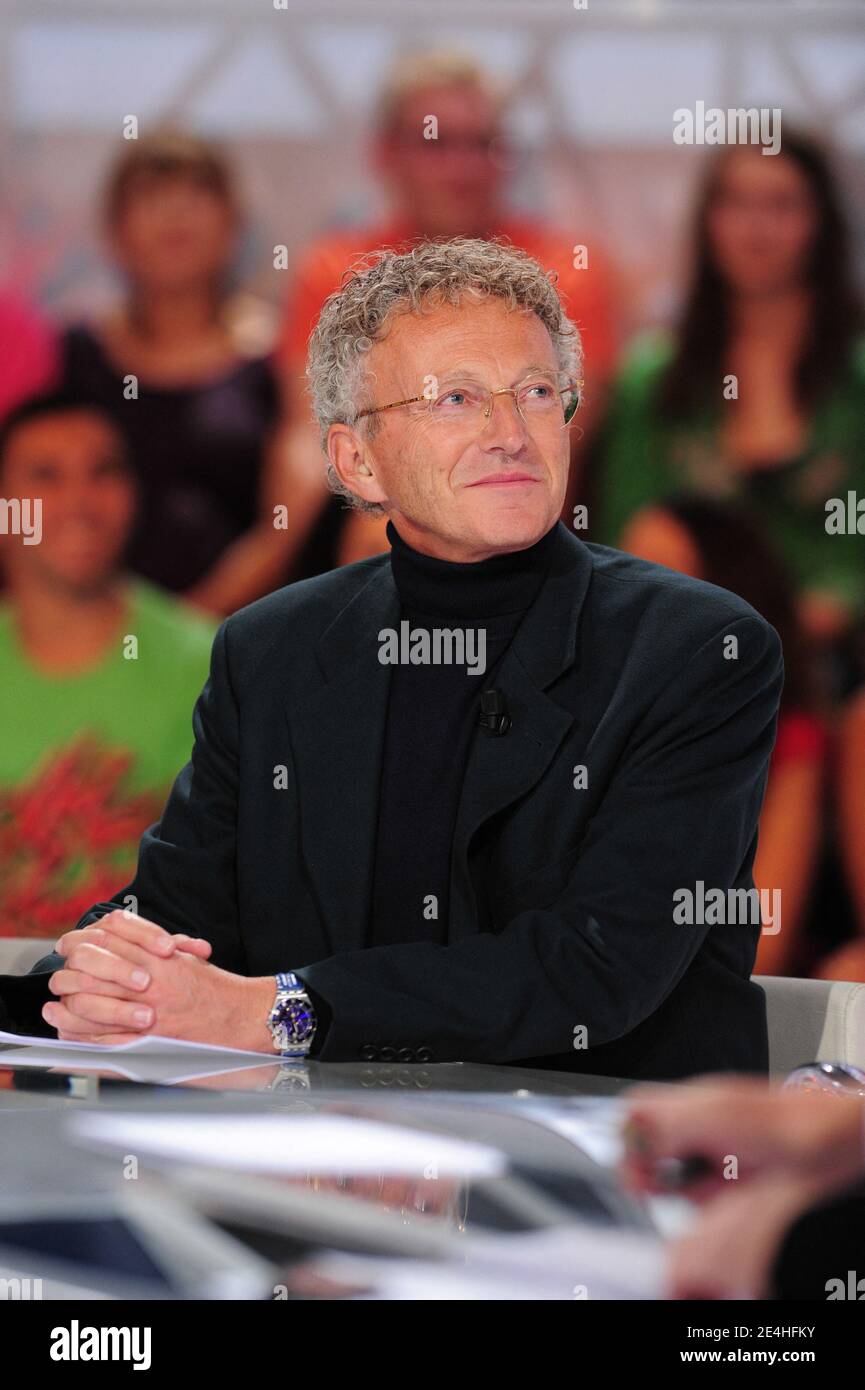 Nelson Monfort at the taping of 'Stade 2' on October 25, 2009 in Paris ...
