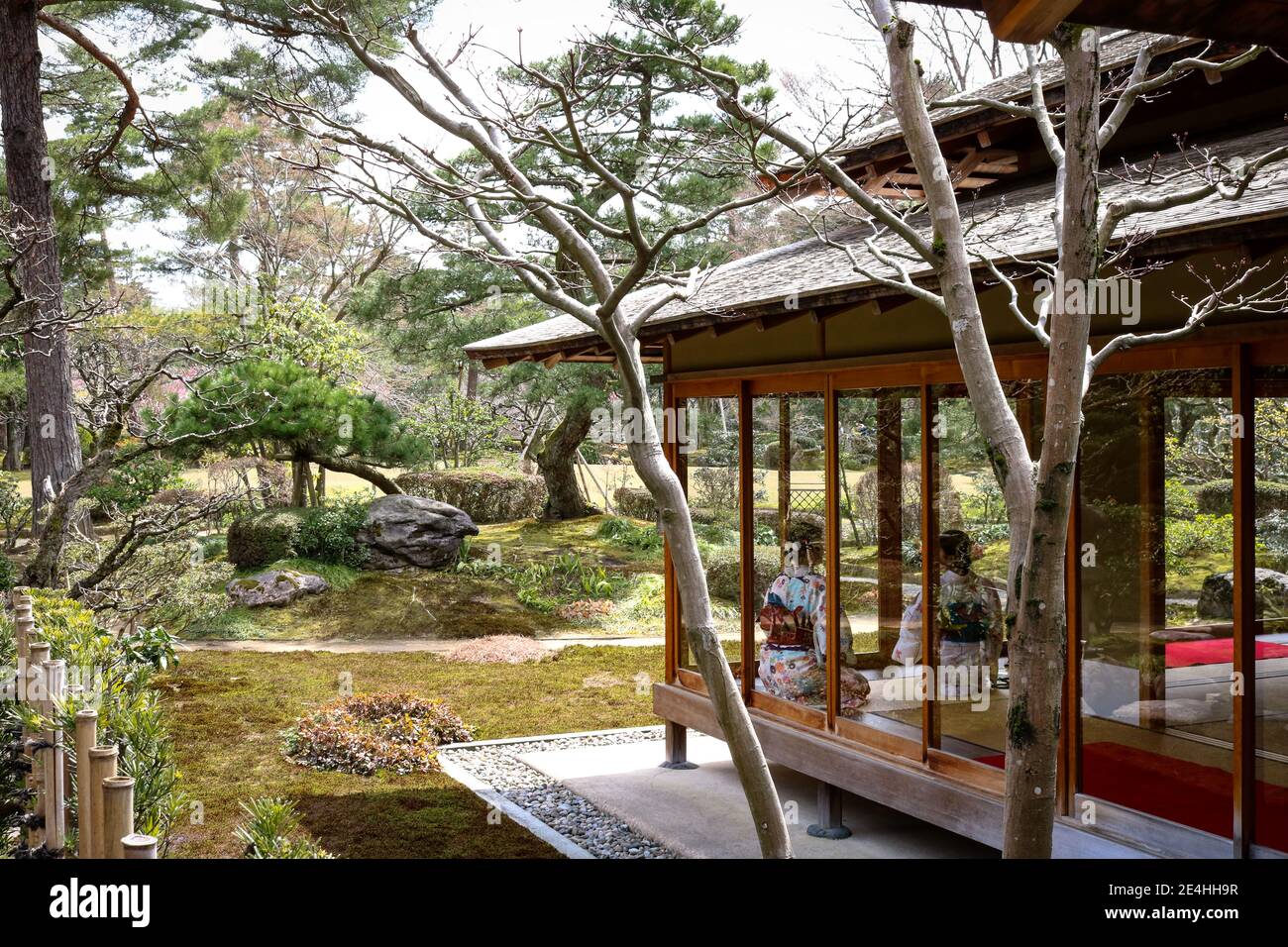 Traditional Japanese Tea house at Kenroku-en Garden in Kanazawa, Japan ...
