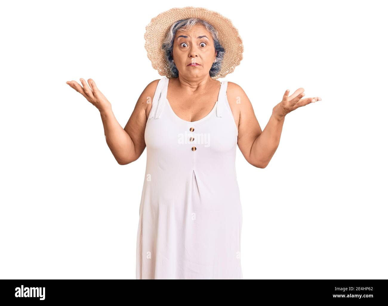 Senior woman with gray hair wearing summer hat and summer clothes ...