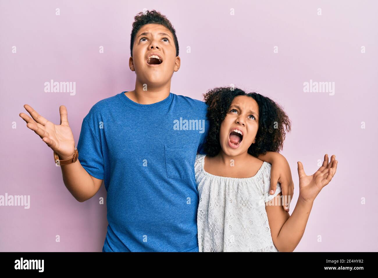 Brother and sister yelling hi-res stock photography and images - Alamy
