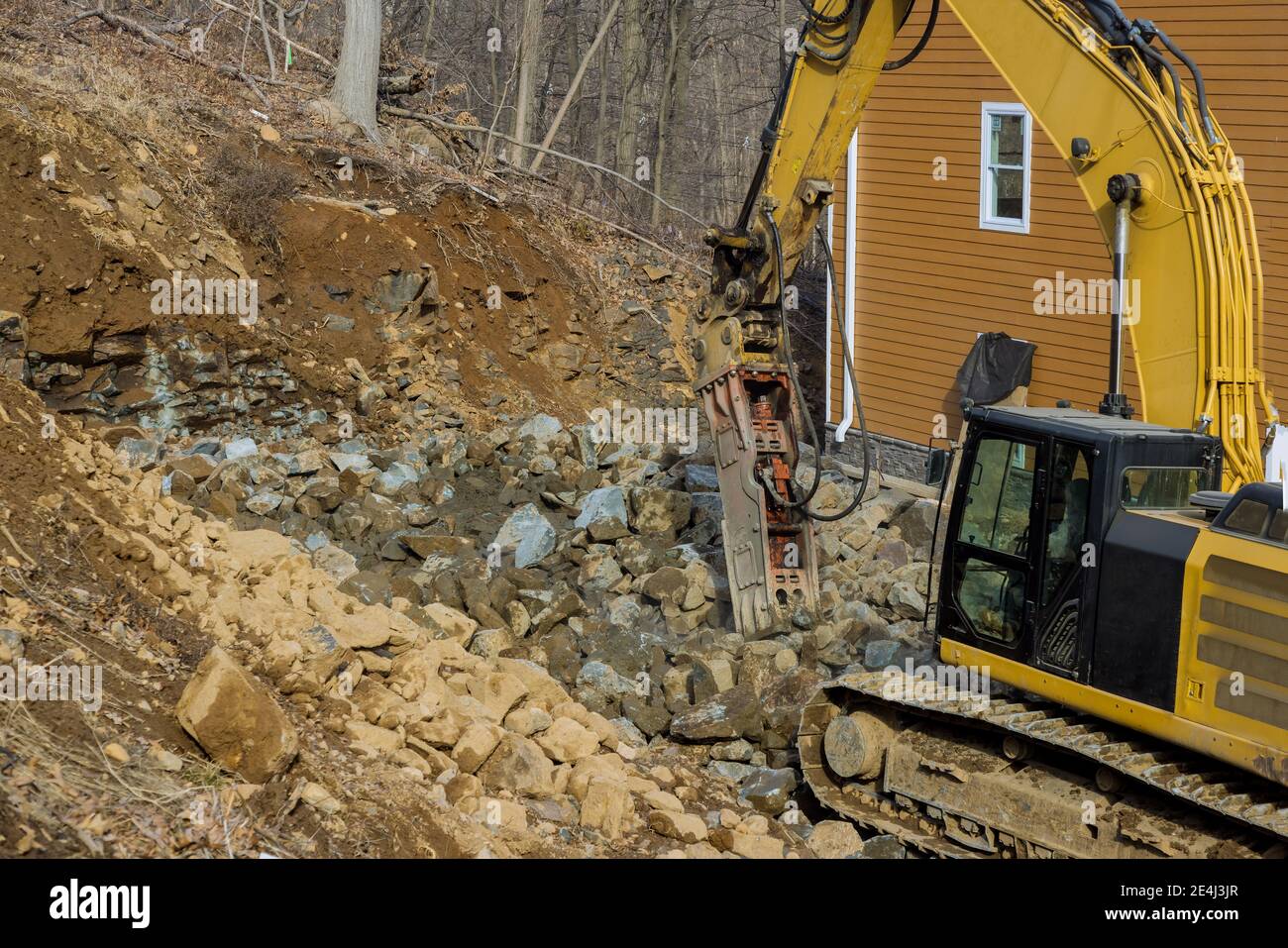 Hammer smashing stone hi-res stock photography and images - Alamy