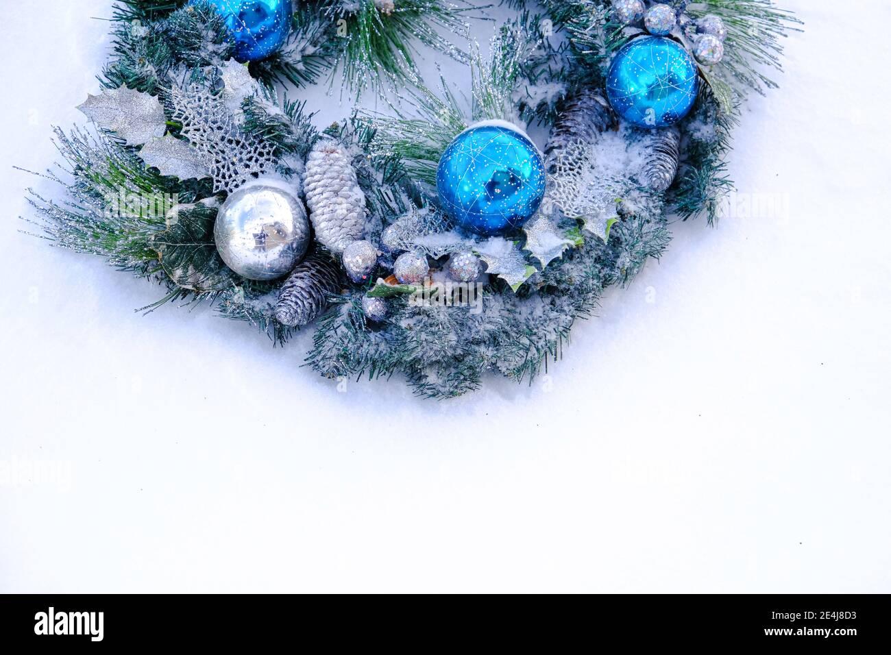 Christmas Celebration wreath decoration wreath in snow Stock Photo - Alamy