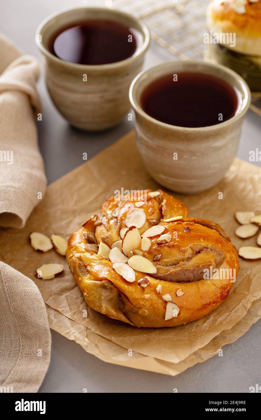 Butterfly buns hi-res stock photography and images - Alamy