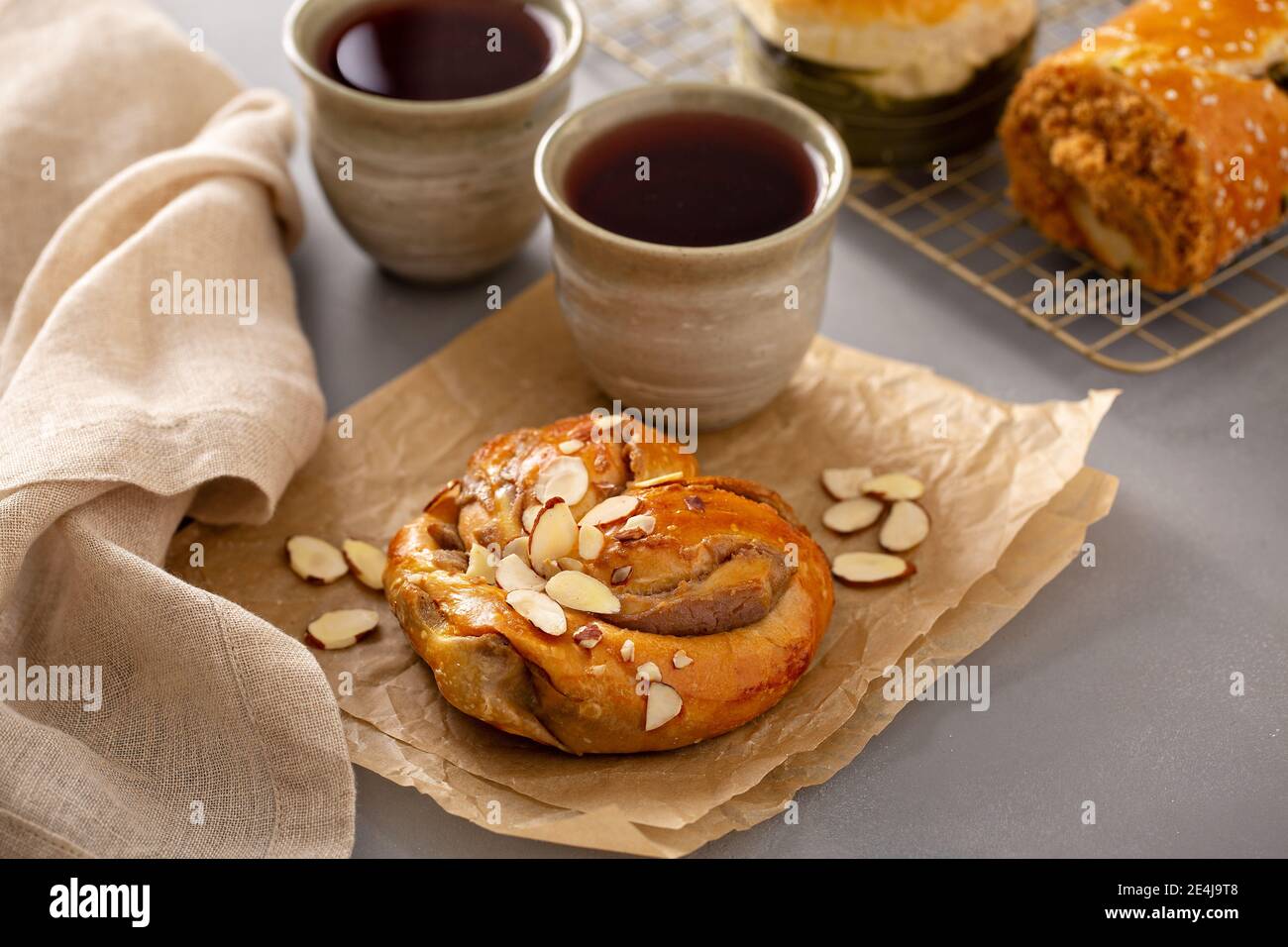 Butterfly bun hi-res stock photography and images - Alamy