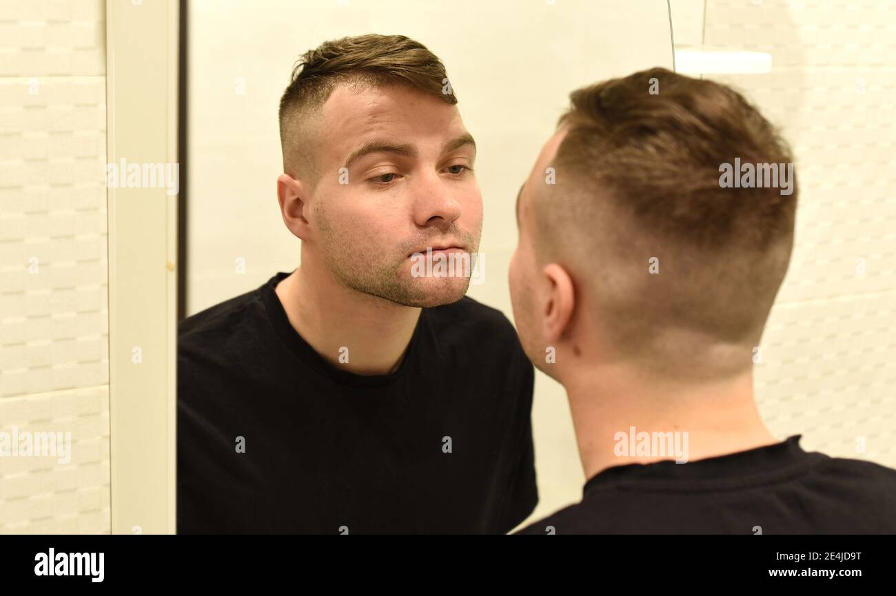 Man looking into a mirror hi-res stock photography and images - Alamy
