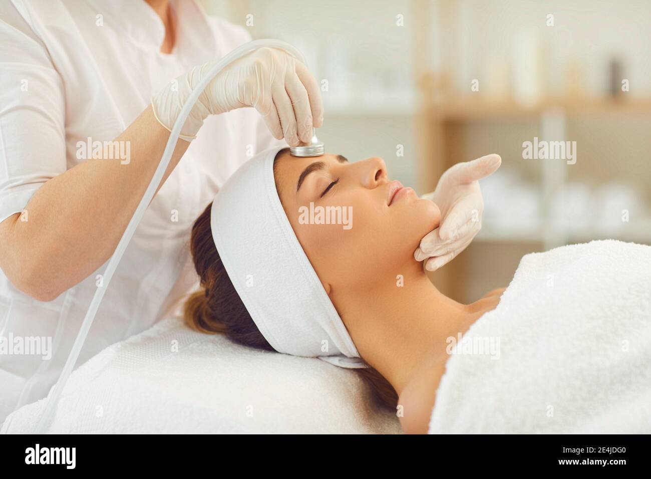 Cavitation hi-res stock photography and images - Alamy