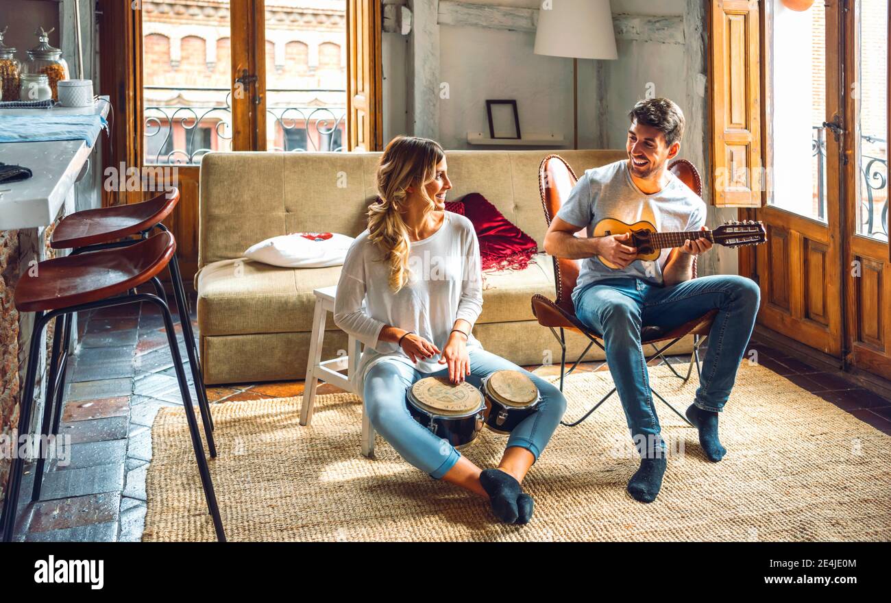 Acoustic drums hi-res stock photography and images - Alamy