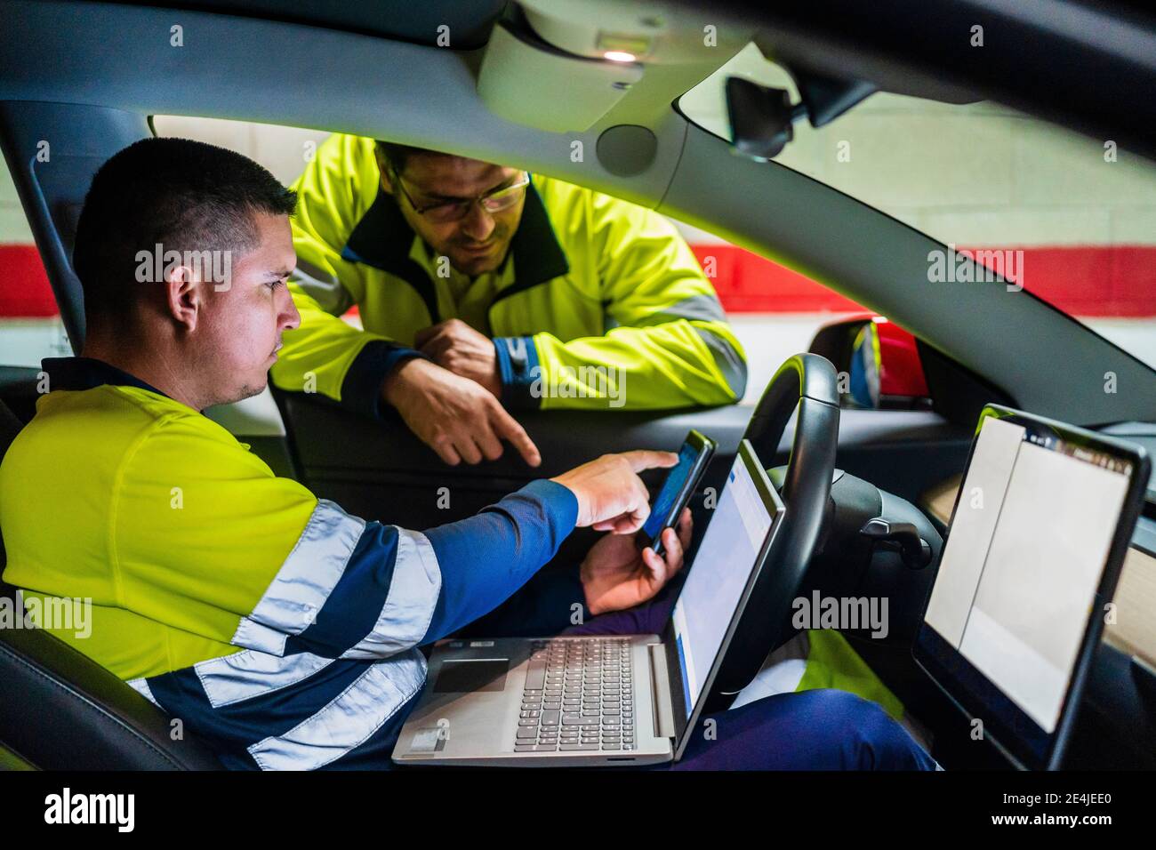 Over steering hi-res stock photography and images - Alamy