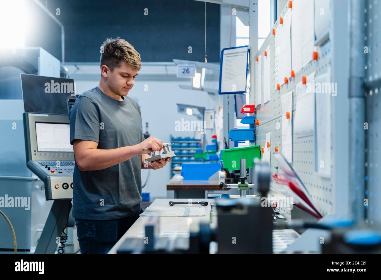 Engineer whiteboard hi-res stock photography and images - Alamy