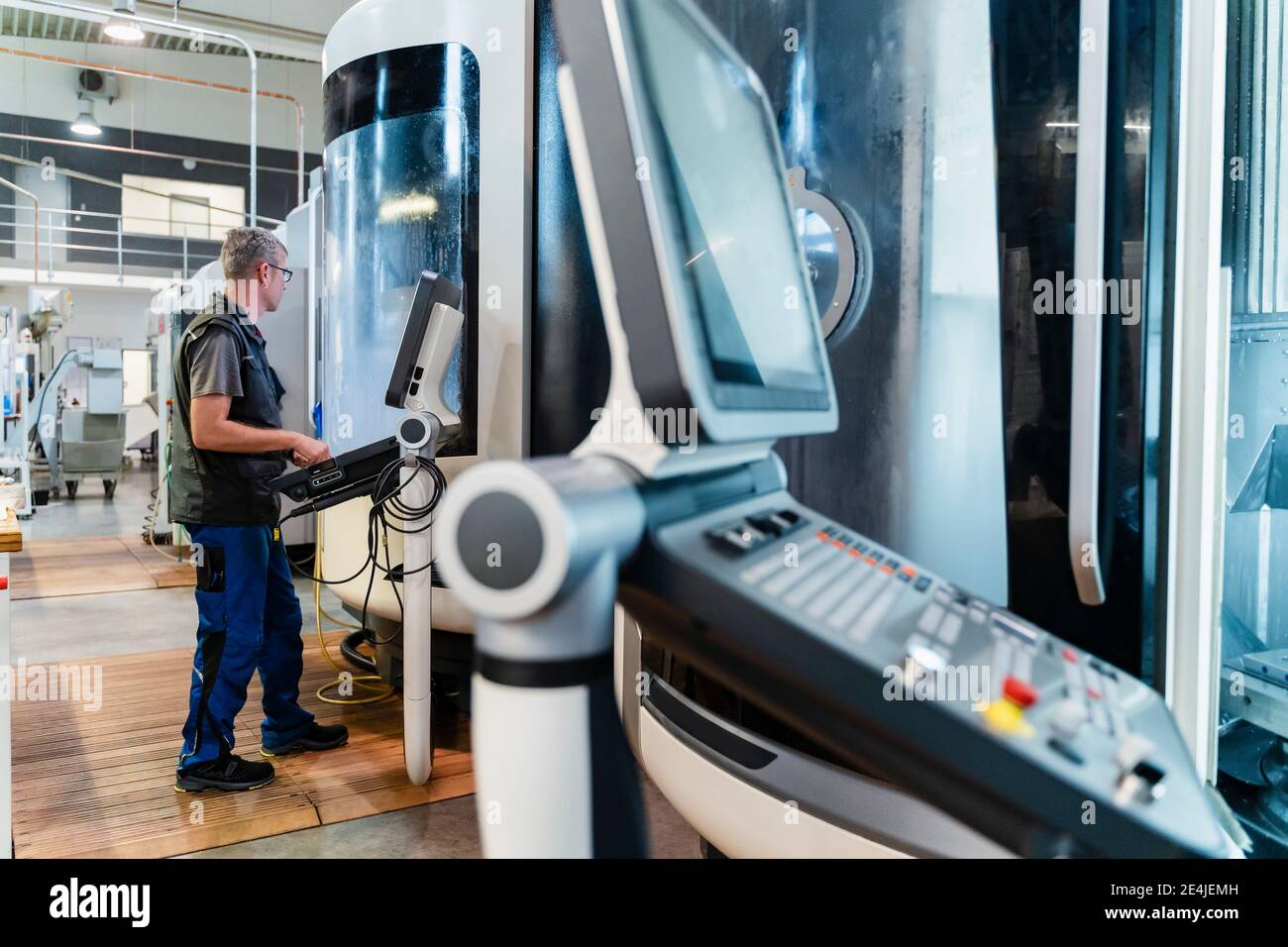 Engineer operating hi-res stock photography and images - Alamy