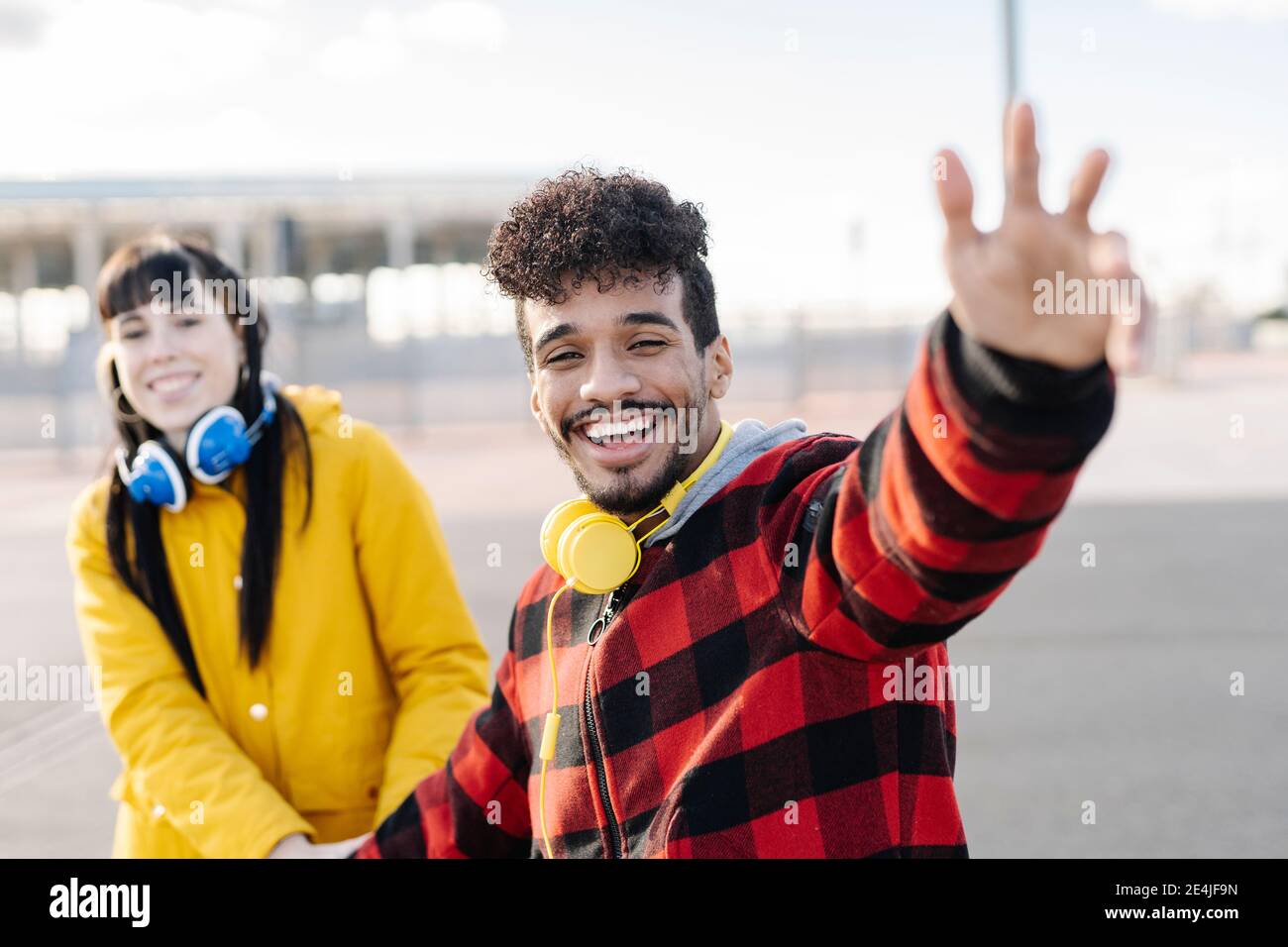 Man dragging woman hi-res stock photography and images - Alamy