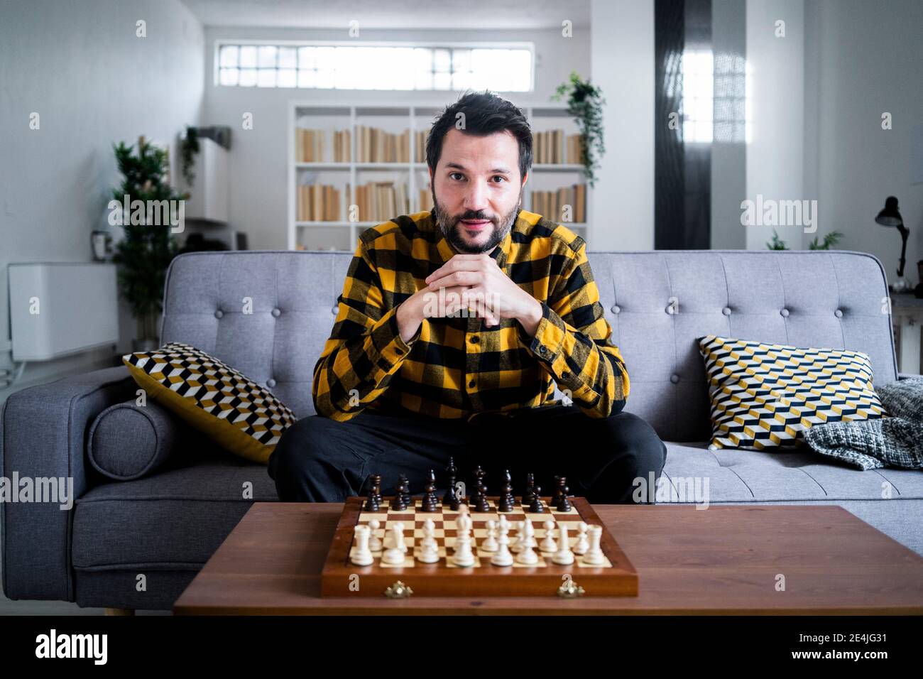 Chess board on coffee table hi-res stock photography and images - Alamy