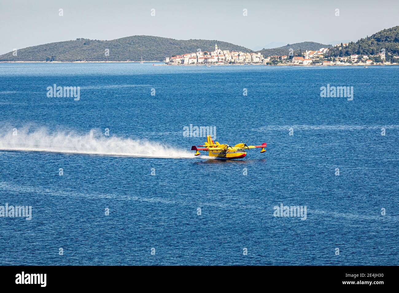 Firefighting airplane collecting water from sea Stock Photo - Alamy