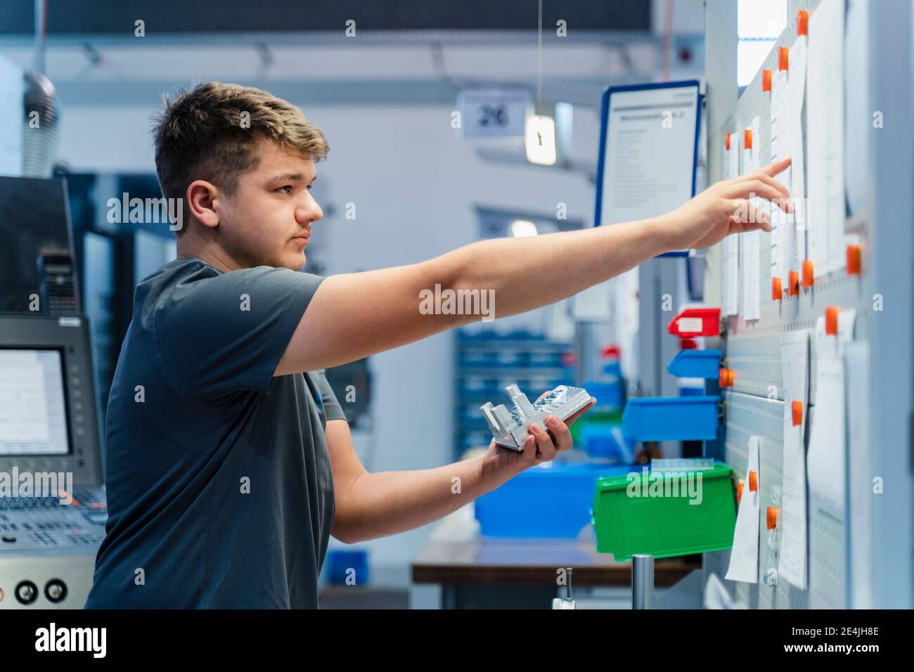 Engineer whiteboard hi-res stock photography and images - Alamy