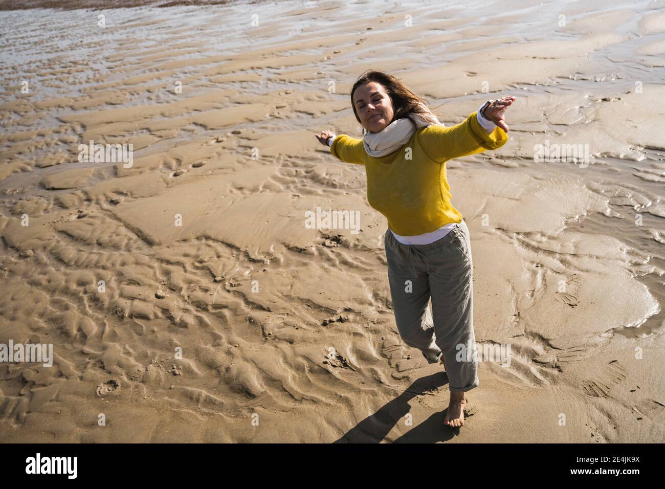 Woman dancing beach hi-res stock photography and images - Alamy