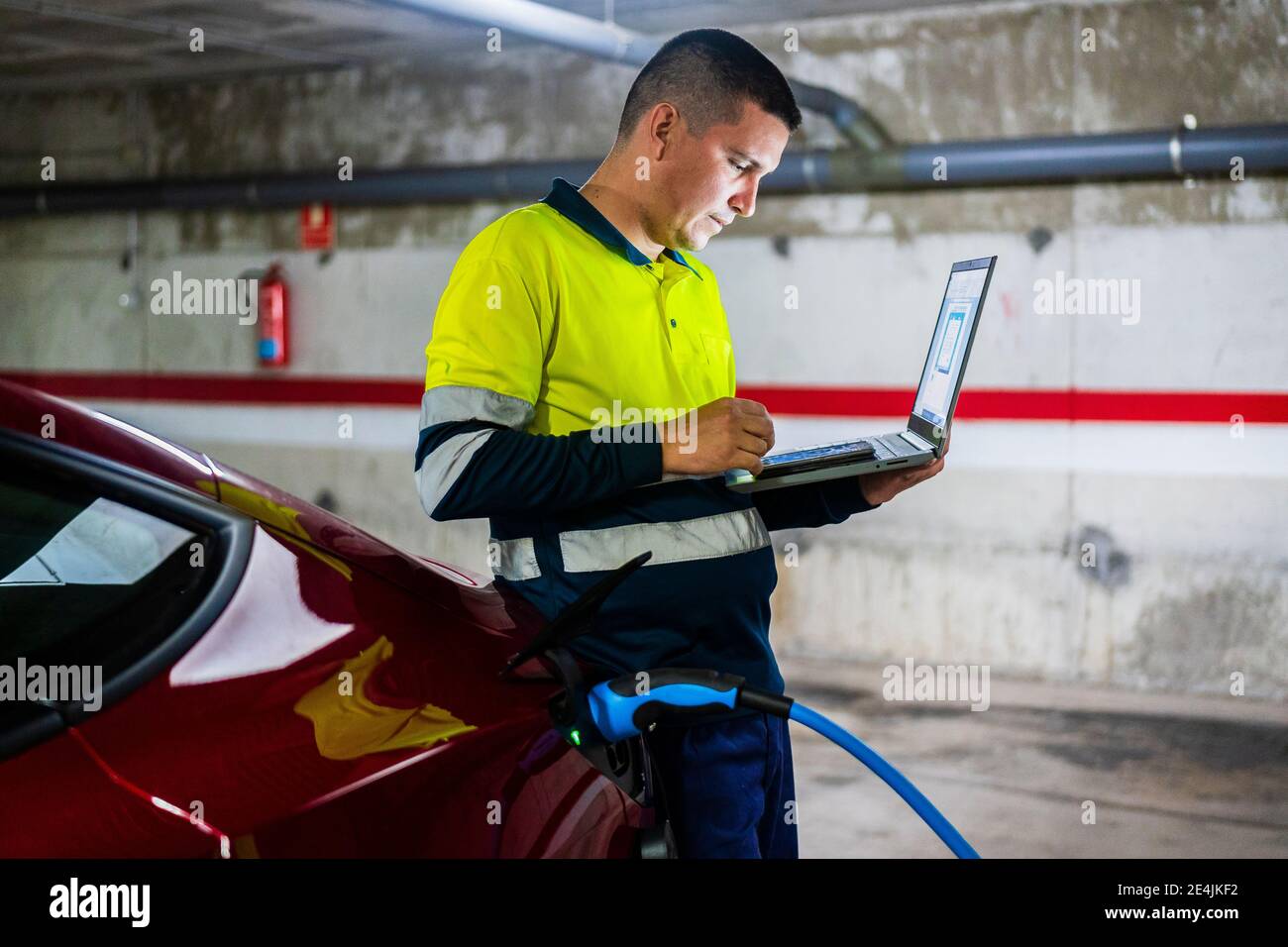 Electric car repair hi-res stock photography and images - Alamy