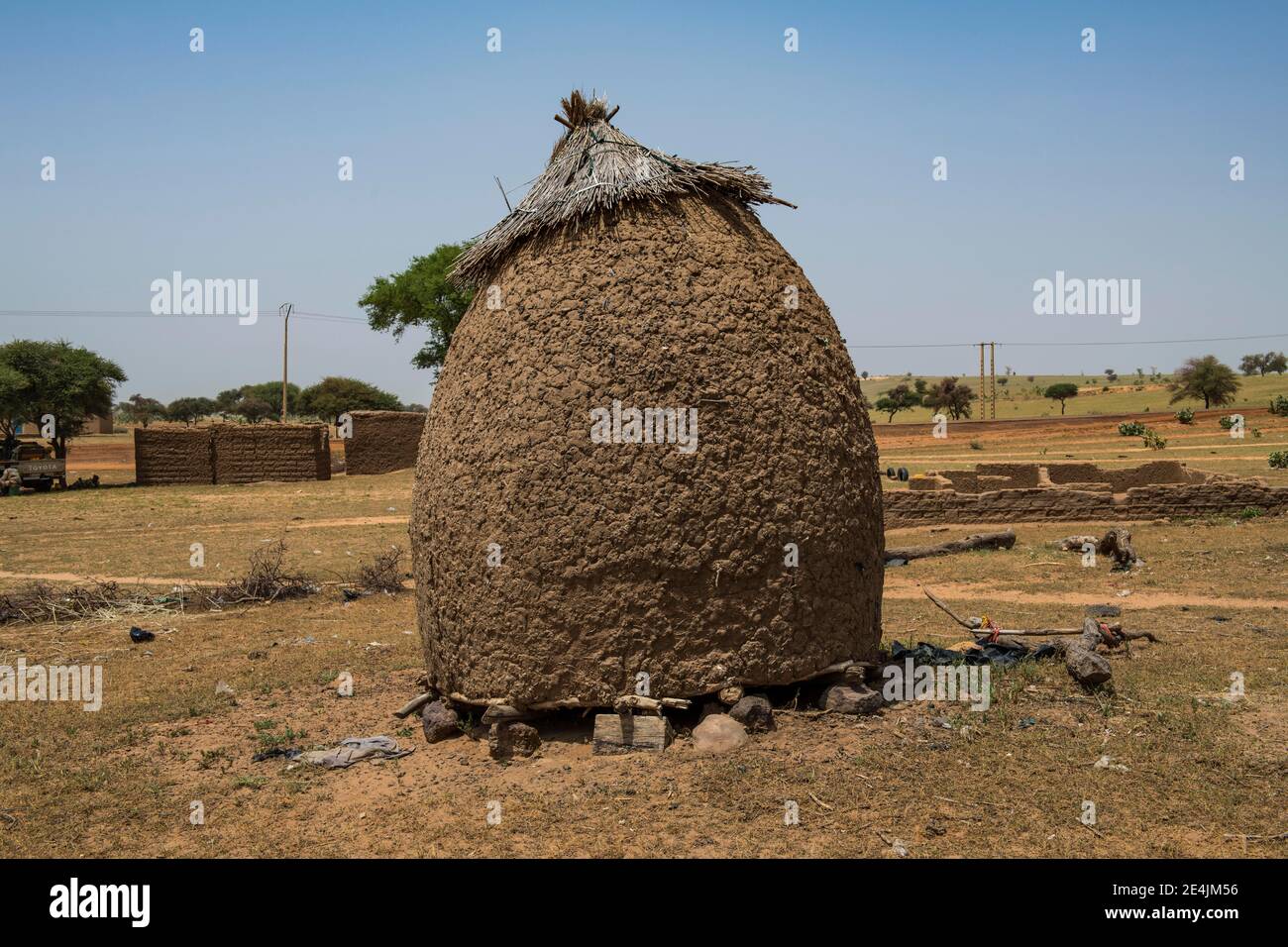 Traditional mud hut, clay construction of the Hausa people, Sued-Niger ...