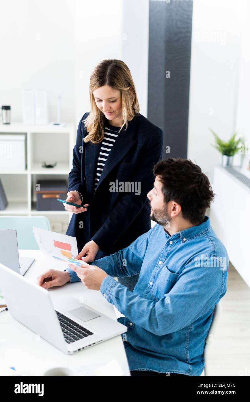 Business relationship office people hi-res stock photography and images ...
