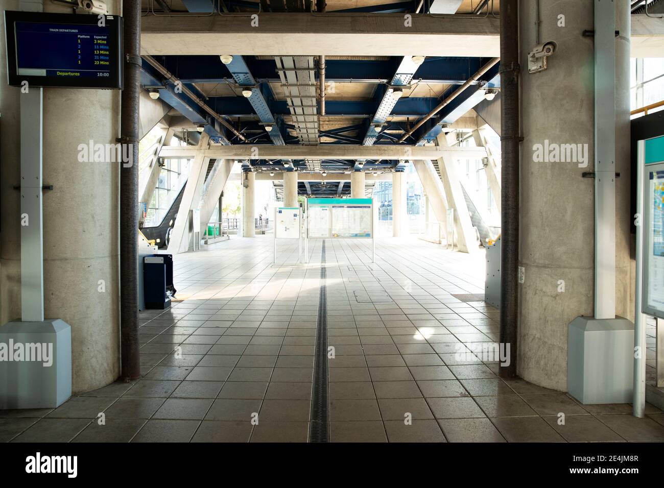 Empty railroad hi-res stock photography and images - Alamy