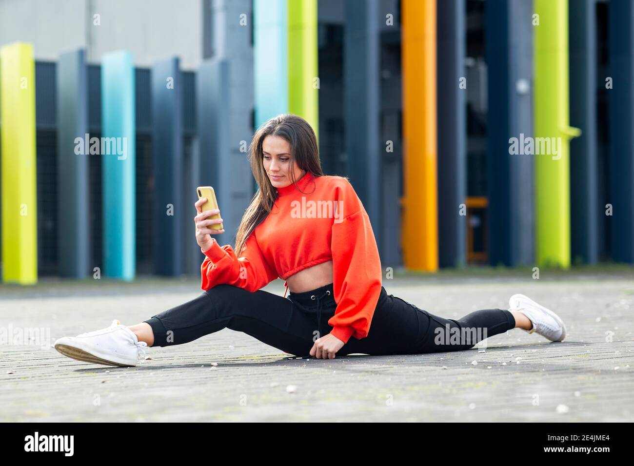 Women doing splits hi-res stock photography and images - Alamy