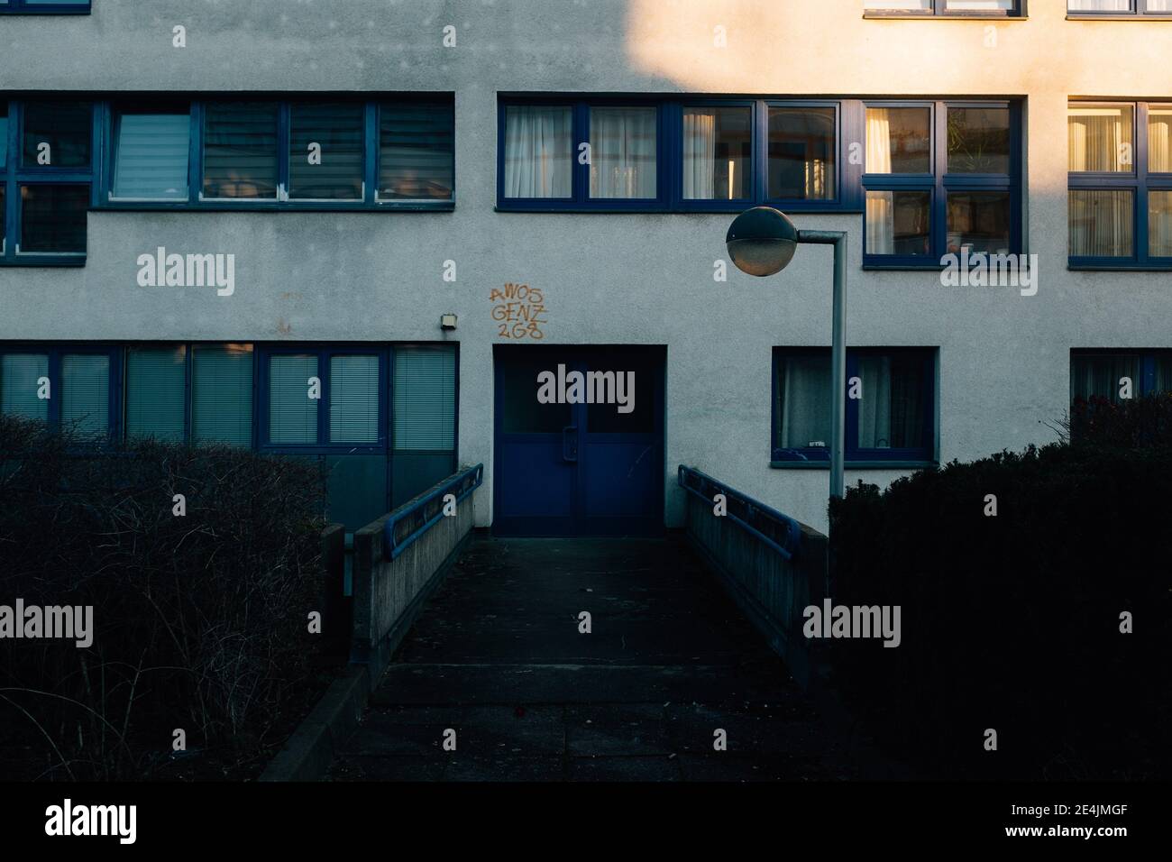 Dimly lit office hi-res stock photography and images - Alamy