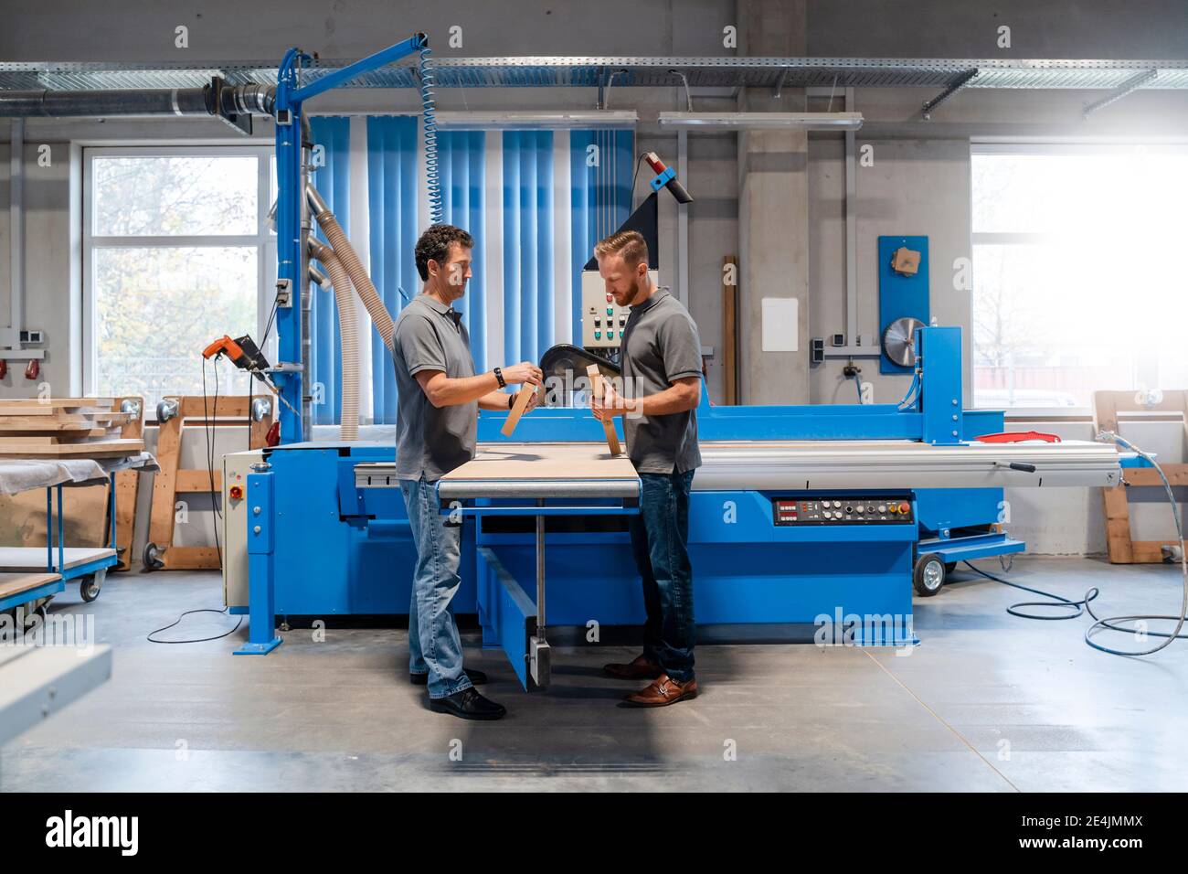 Two carpenters wood machinery hi-res stock photography and images - Alamy