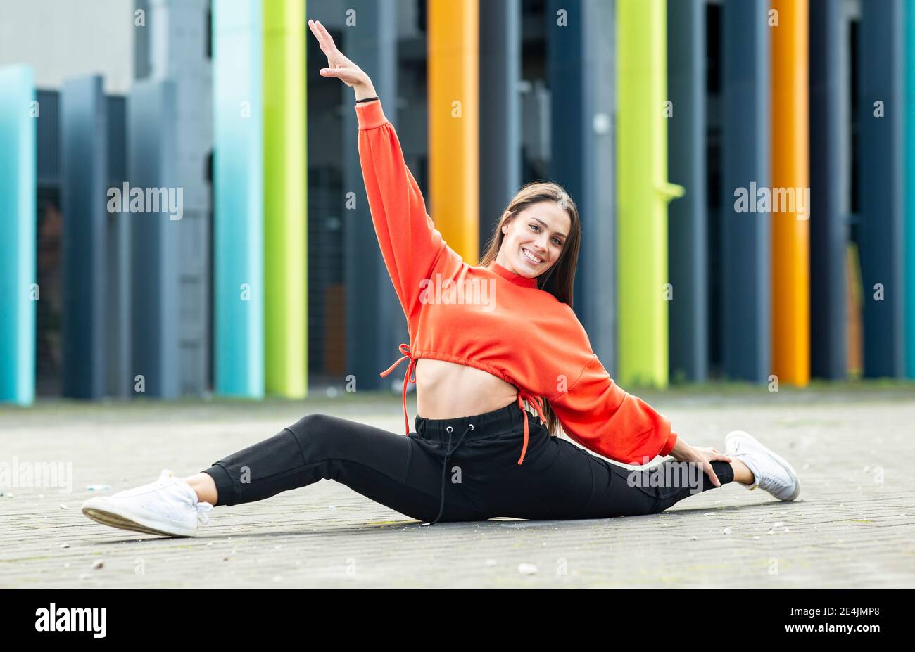Women doing splits hi-res stock photography and images - Alamy