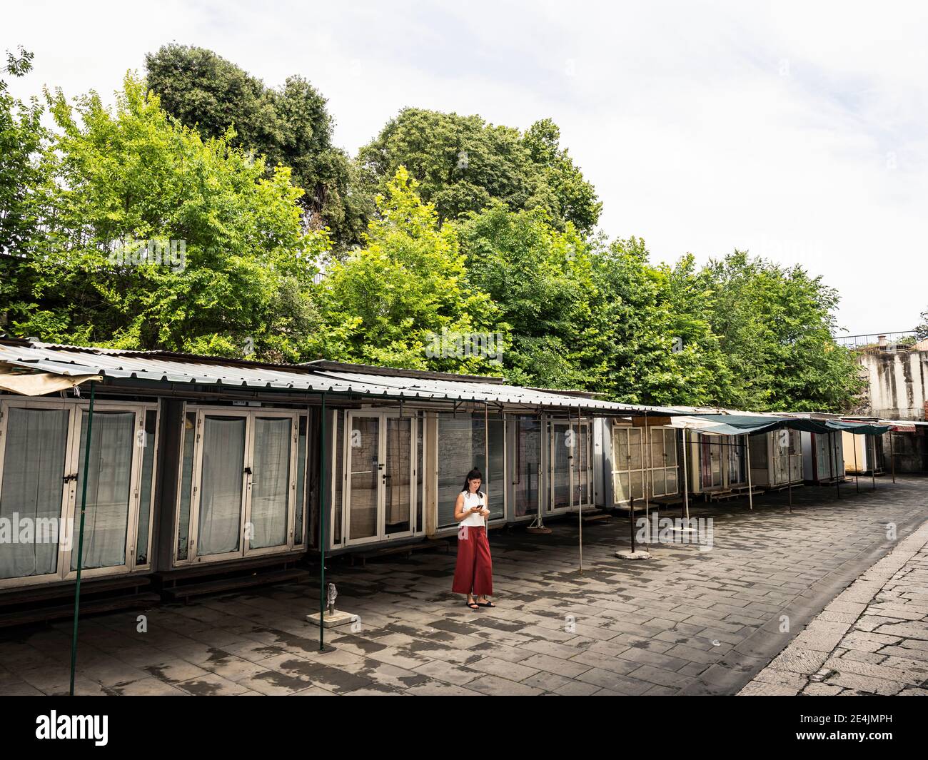Mobile market stalls hi-res stock photography and images - Alamy